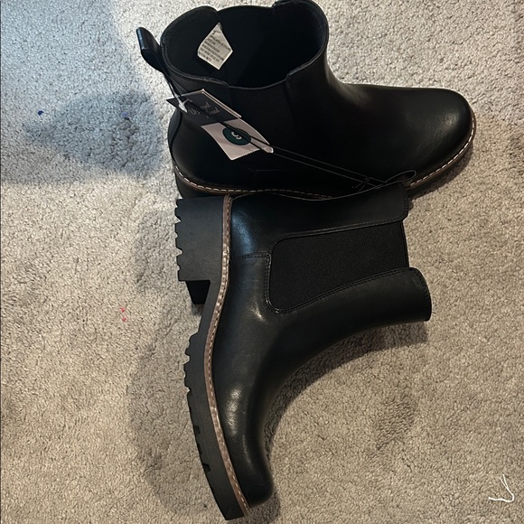 Universal Thread | Shoes | Nwt Universal Thread Chelsea Style Black ...